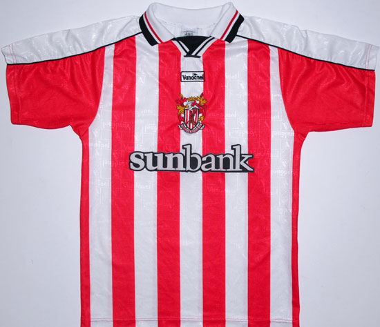 Stevenage FC Home football shirt 2000 - 2002. Sponsored by Sunbank