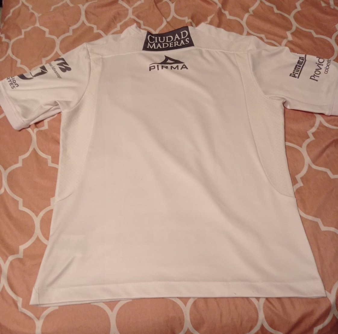 Leon Away football shirt 2017 - 2018. Sponsored by Cementos Fortaleza