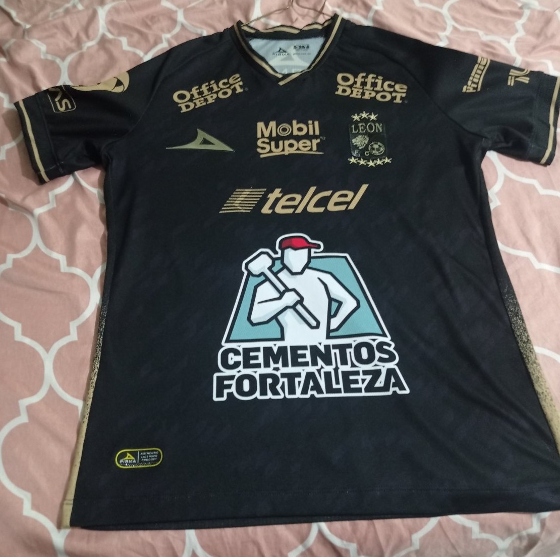 Leon Away football shirt 2020 - 2021. Sponsored by Cementos Fortaleza