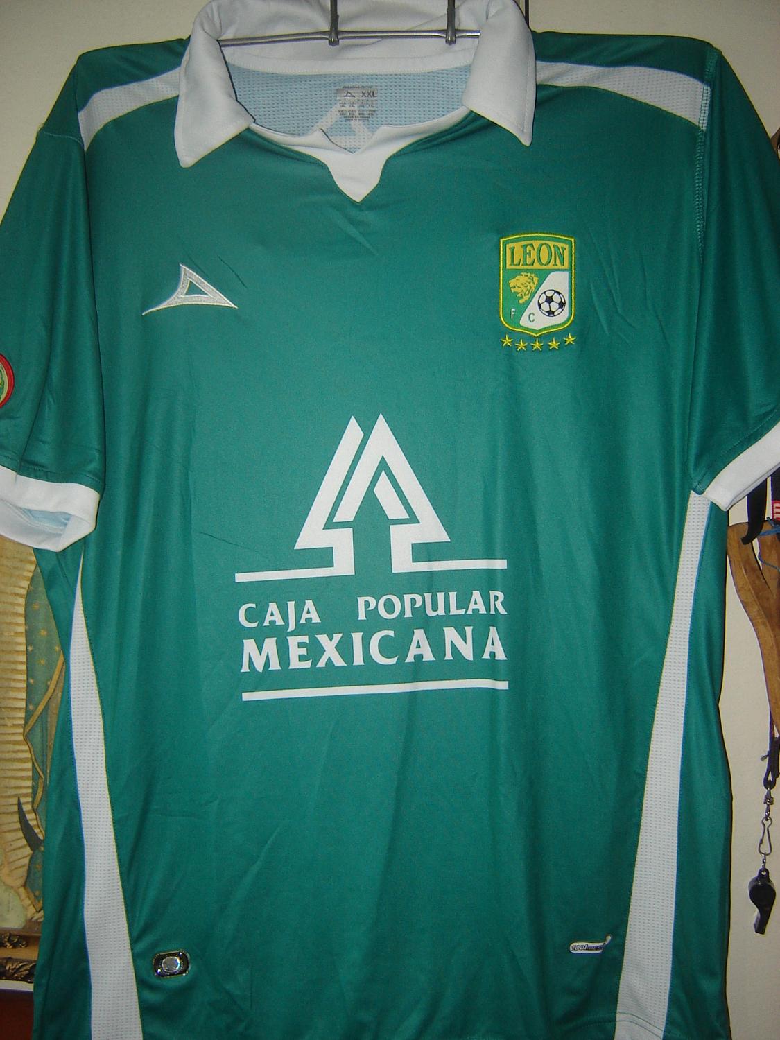 Leon Home football shirt 2010 - 2011. Sponsored by Caja Popular Mexicana