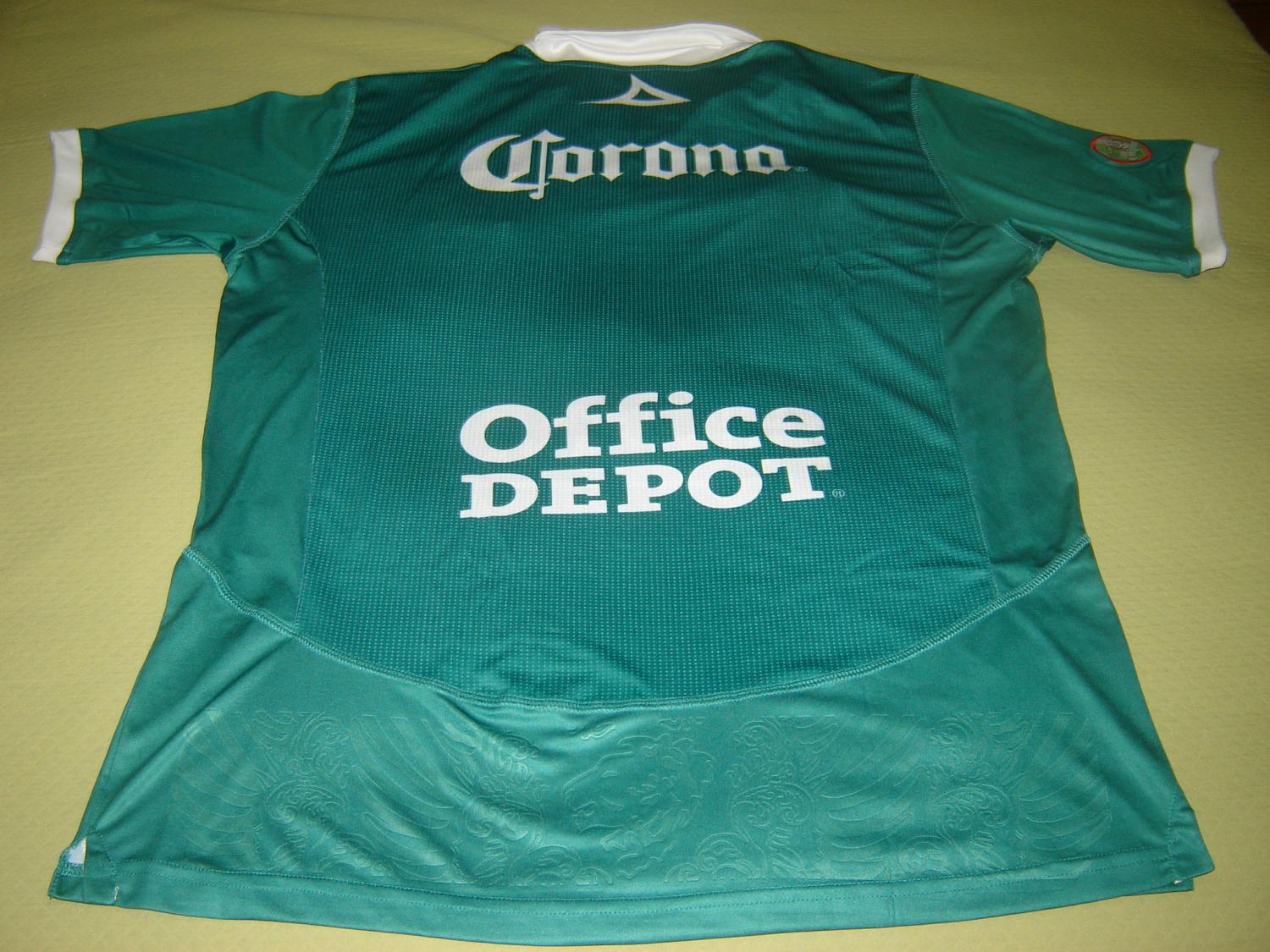 Leon Home football shirt 2010 - 2011. Sponsored by Caja Popular Mexicana