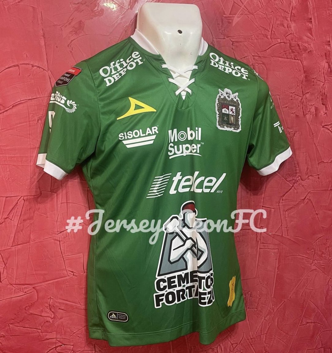 Leon Home football shirt 2020. Sponsored by Mobil