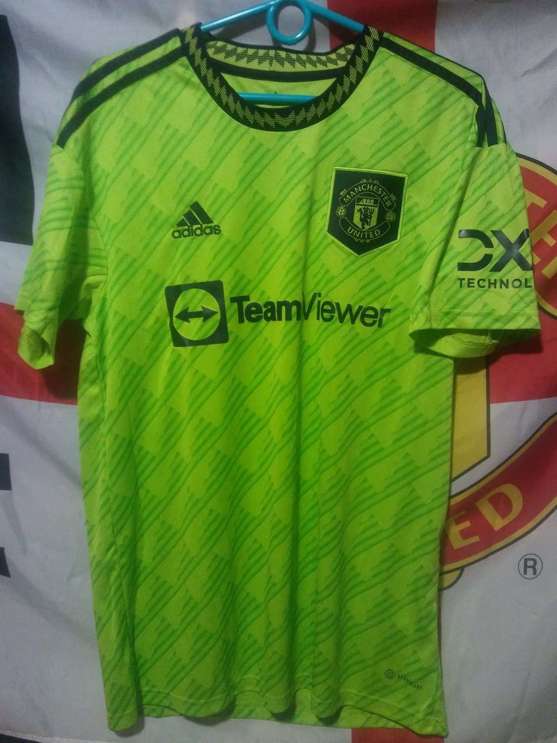 Manchester United Üçüncü futbol forması 2022 - 2023. Sponsored by ...