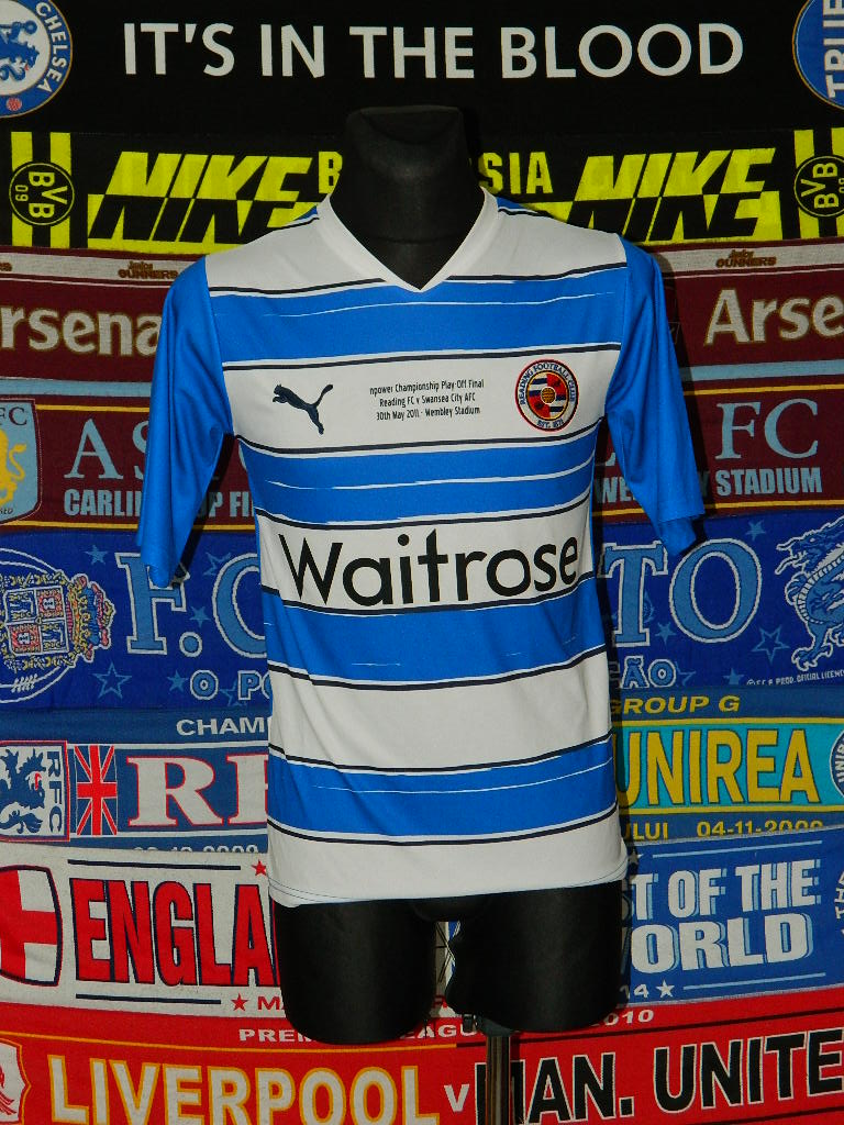 Reading Home Camiseta de Fútbol 2010 - 2011. Sponsored by Waitrose