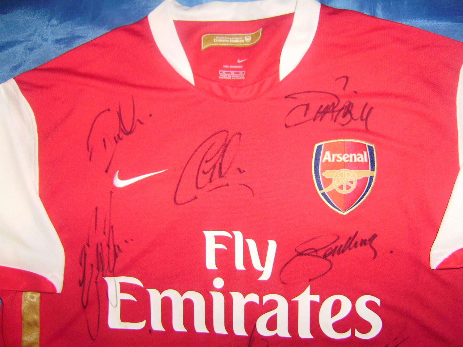 Arsenal Home football shirt 2006 - 2008. Sponsored by Emirates