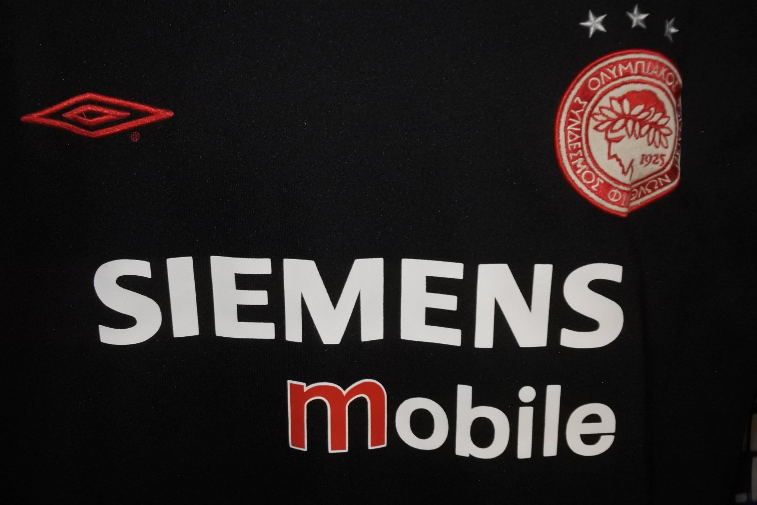 Olympiacos Away football shirt 2004 - 2005. Sponsored by Siemens