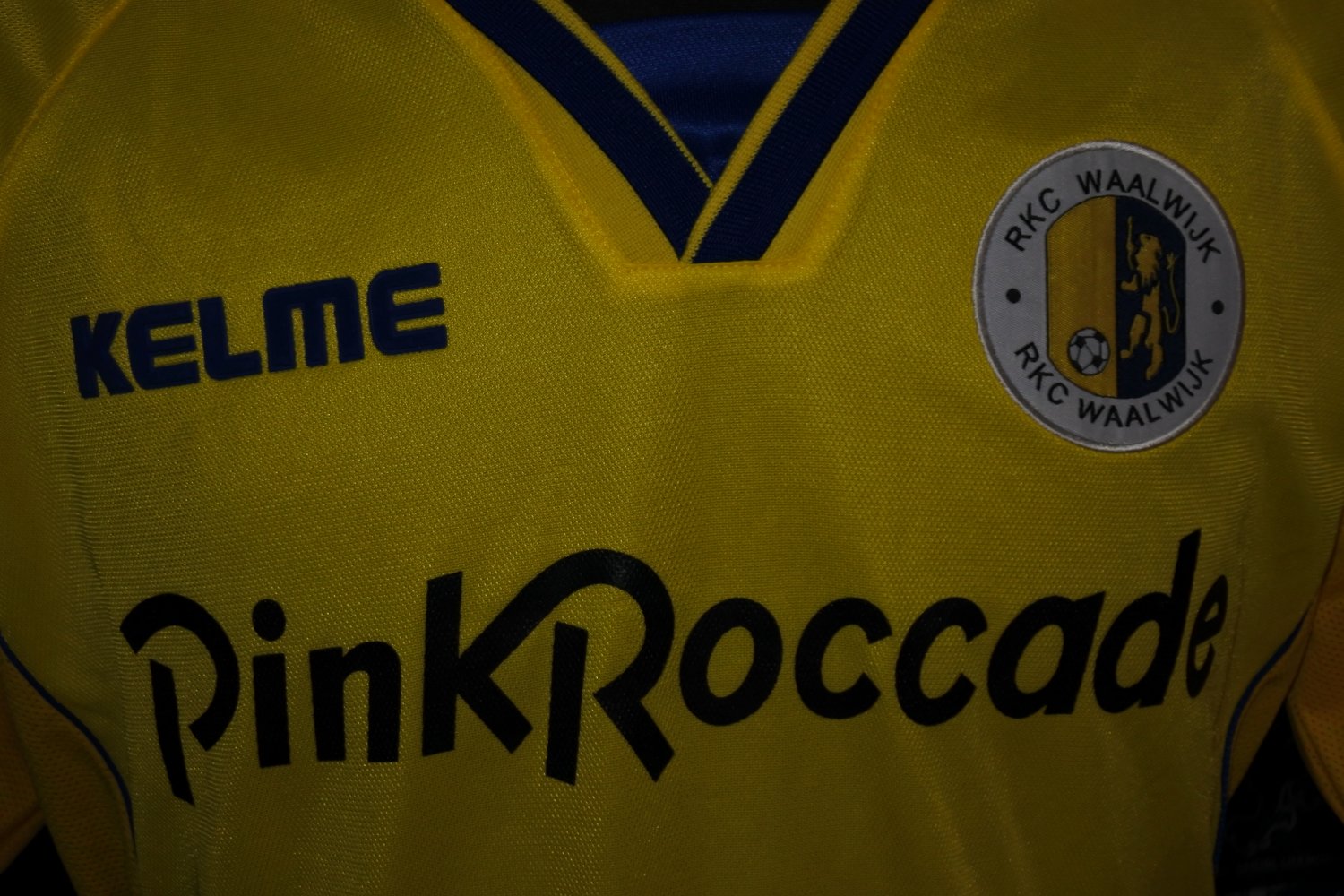 RKC Waalwijk Home football shirt 2001 - 2002. Sponsored by Pink Roccade