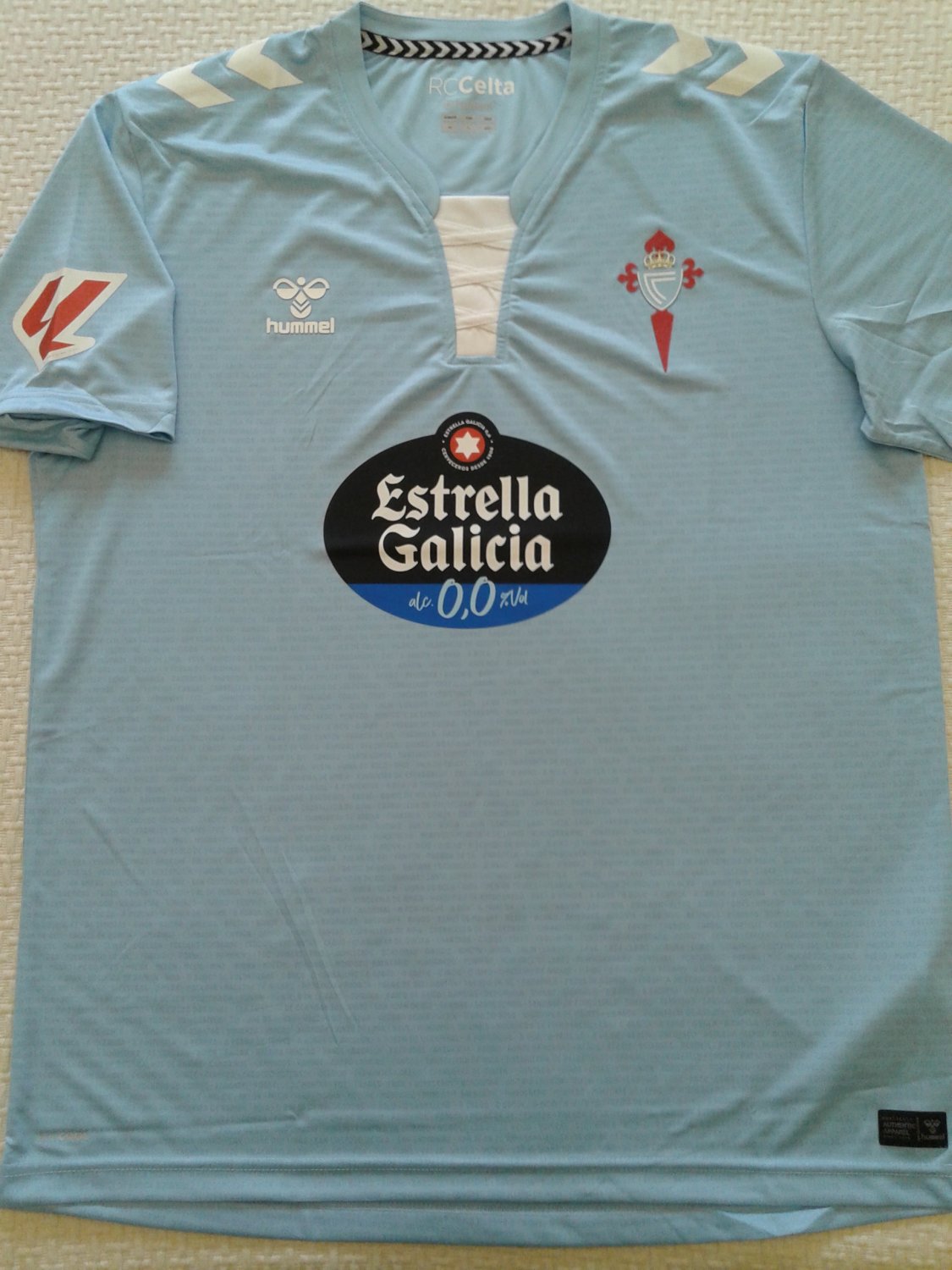 Celta Vigo Home football shirt 2024 - 2025. Sponsored by Estrella Galicia