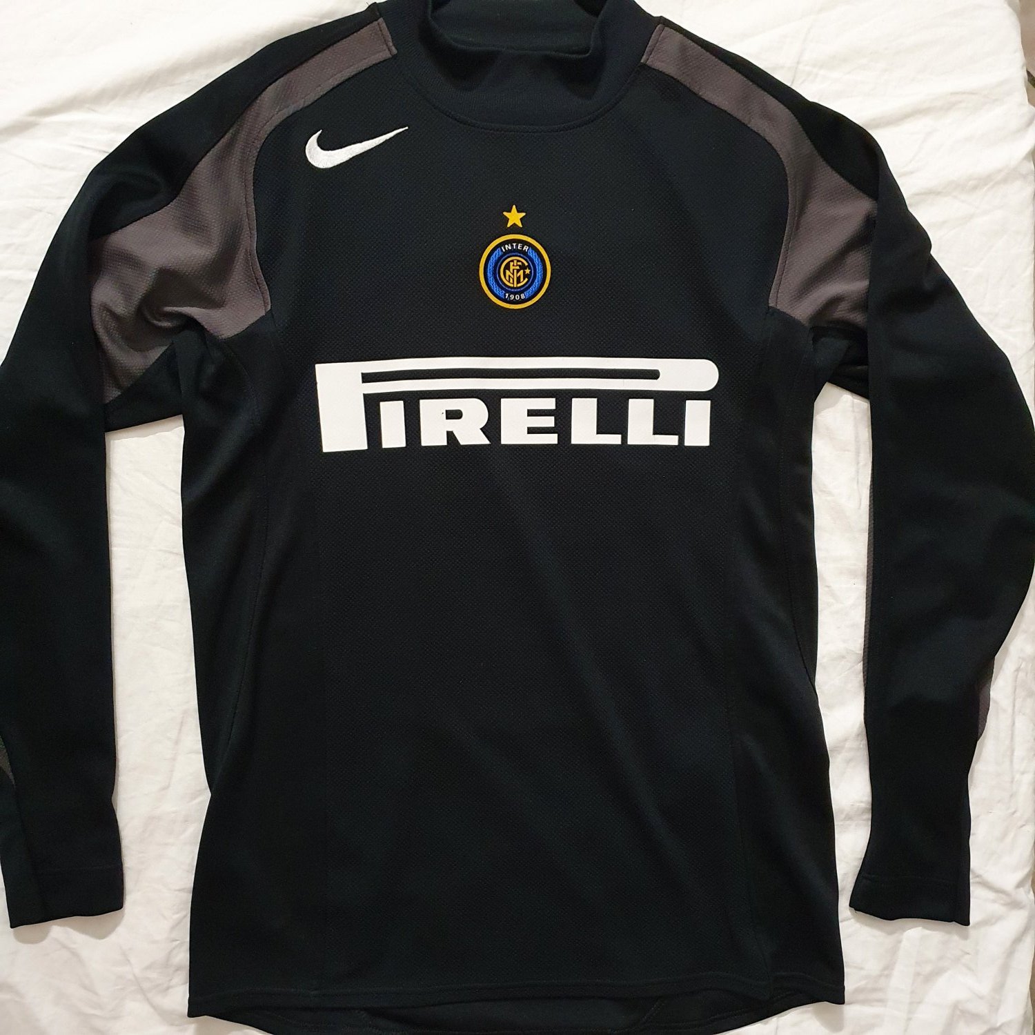 Internazionale Goalkeeper football shirt 2004 - 2005. Sponsored by Pirelli
