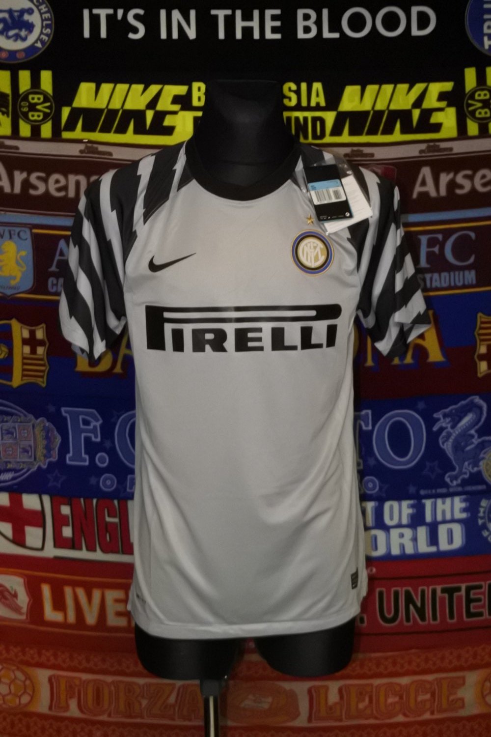 Internazionale Goalkeeper football shirt 2010 - 2011. Sponsored by Pirelli