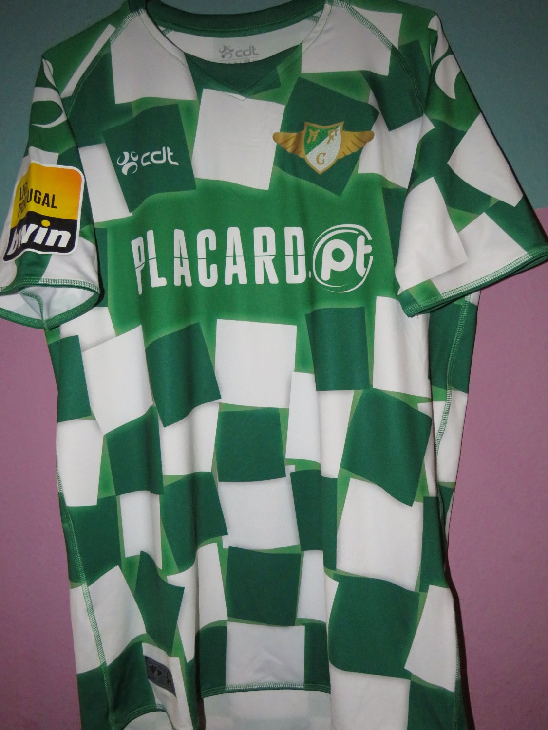Moreirense Home football shirt 2021 - 2022. Sponsored by Placard