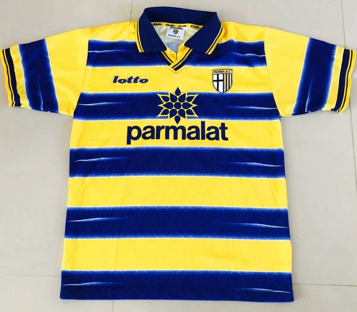 Parma Home camisa de futebol 1998 - 1999. Sponsored by Parmalat