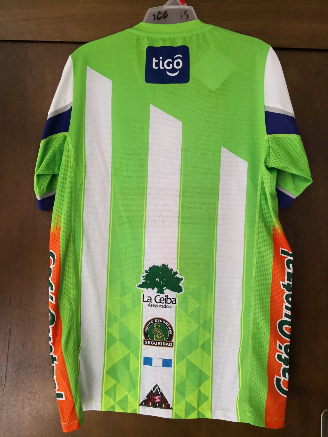 Antigua GFC Home Camiseta de Fútbol 2017 - 2018. Sponsored by Banrural