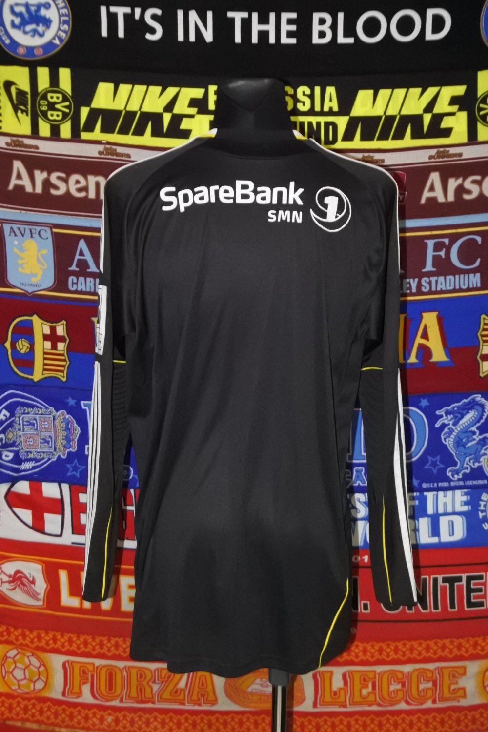 Rosenborg Goalkeeper football shirt 2009 - 2010. Sponsored by Rema 1000