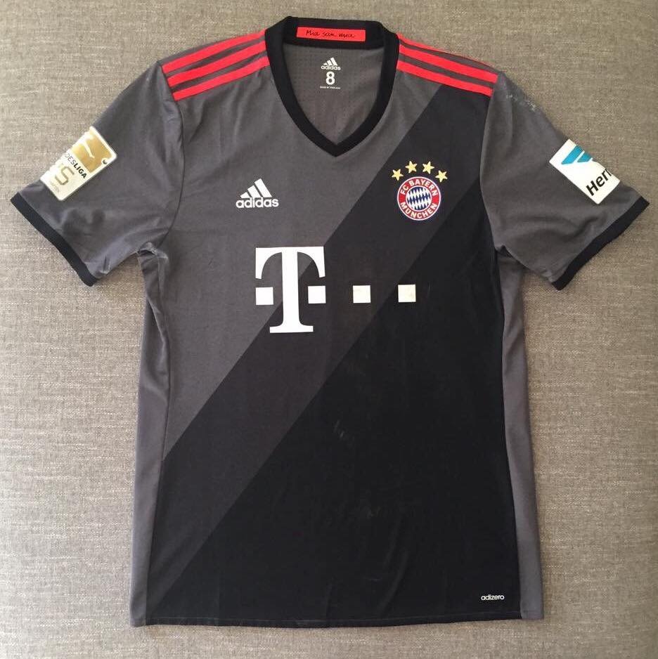 Bayern Munich Away football shirt 2016 - 2017. Sponsored by T-Mobile