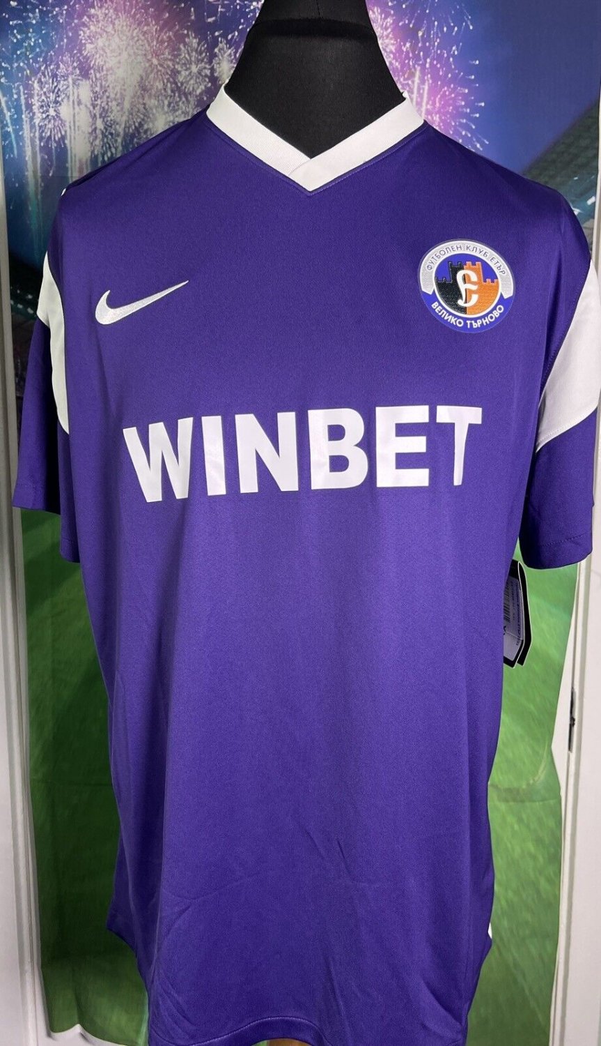 Etar Veliko Tarnovo Home football shirt 2023 - 2024. Sponsored by Winbet