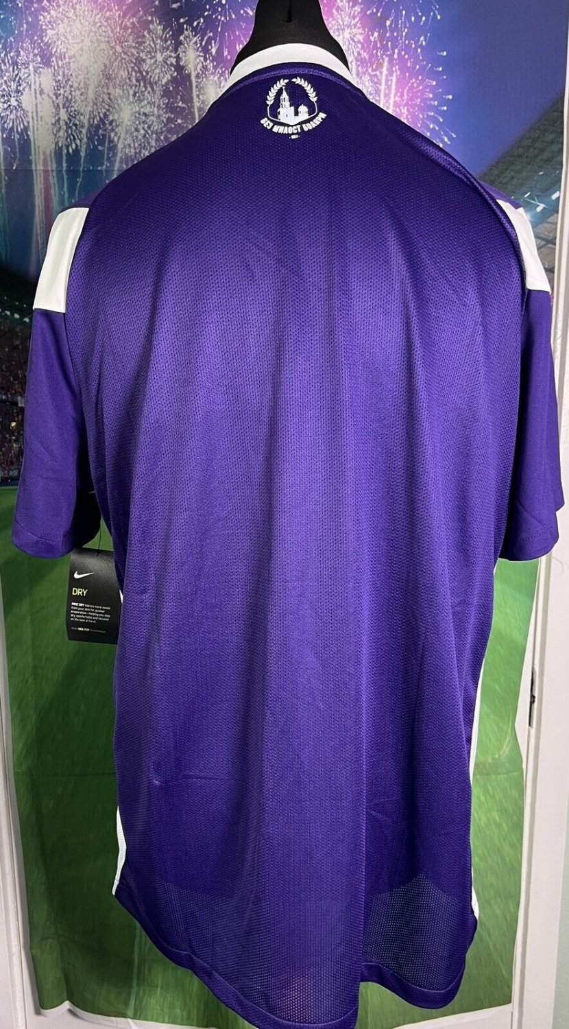Etar Veliko Tarnovo Home football shirt 2023 - 2024. Sponsored by Winbet