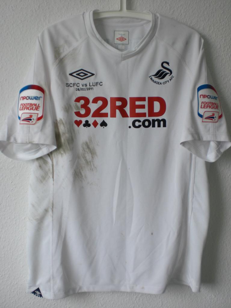 Swansea City Home football shirt 2010 - 2011. Sponsored by 32Red