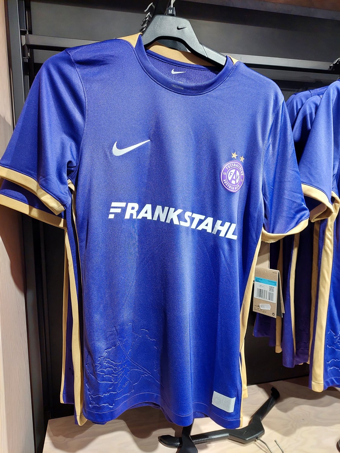 FK Austria Wien Home football shirt 2022 - 2024. Sponsored by FrankStahl