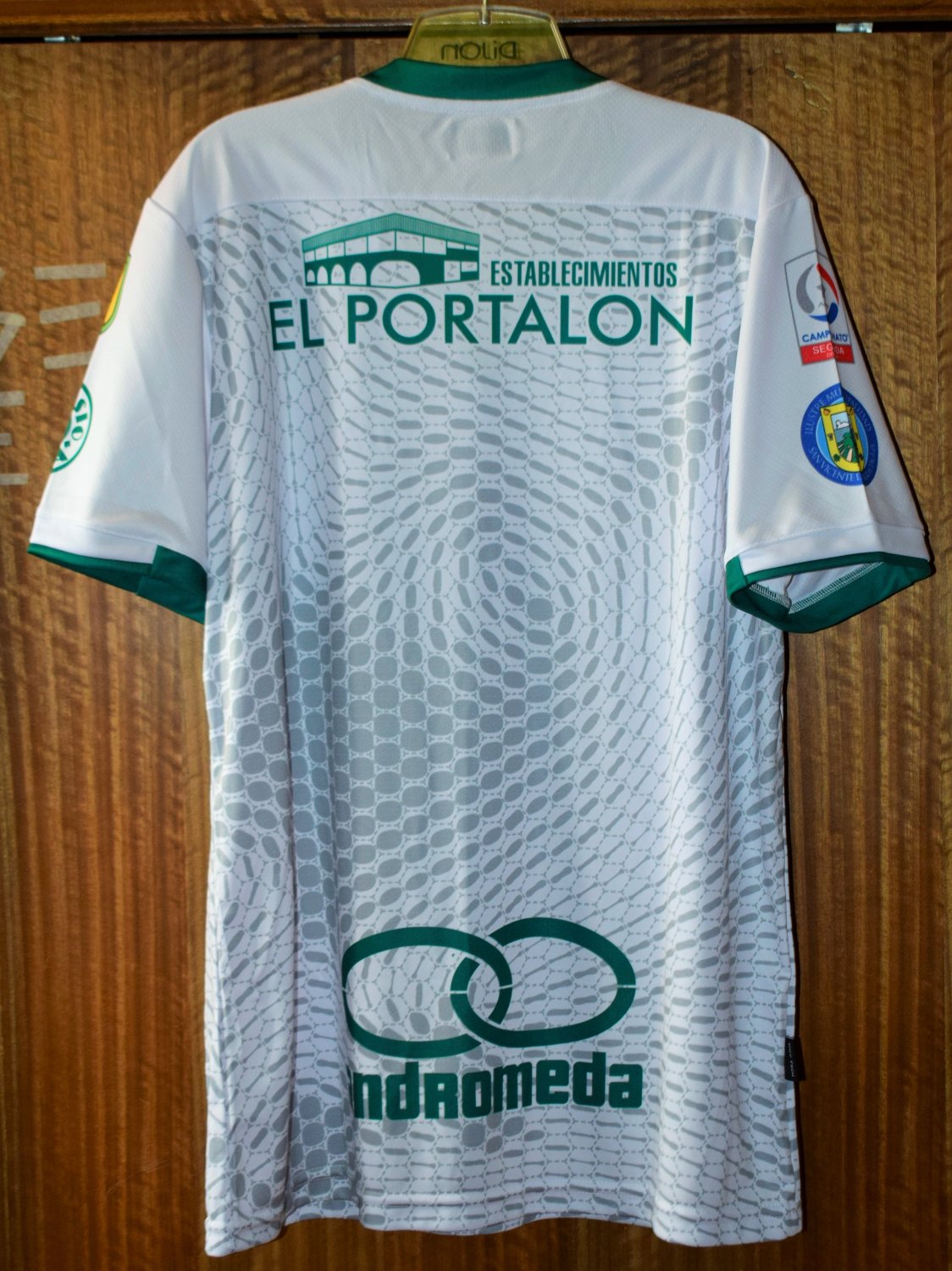 General Velásquez Away football shirt 2020 - 2021. Sponsored by Multihogar