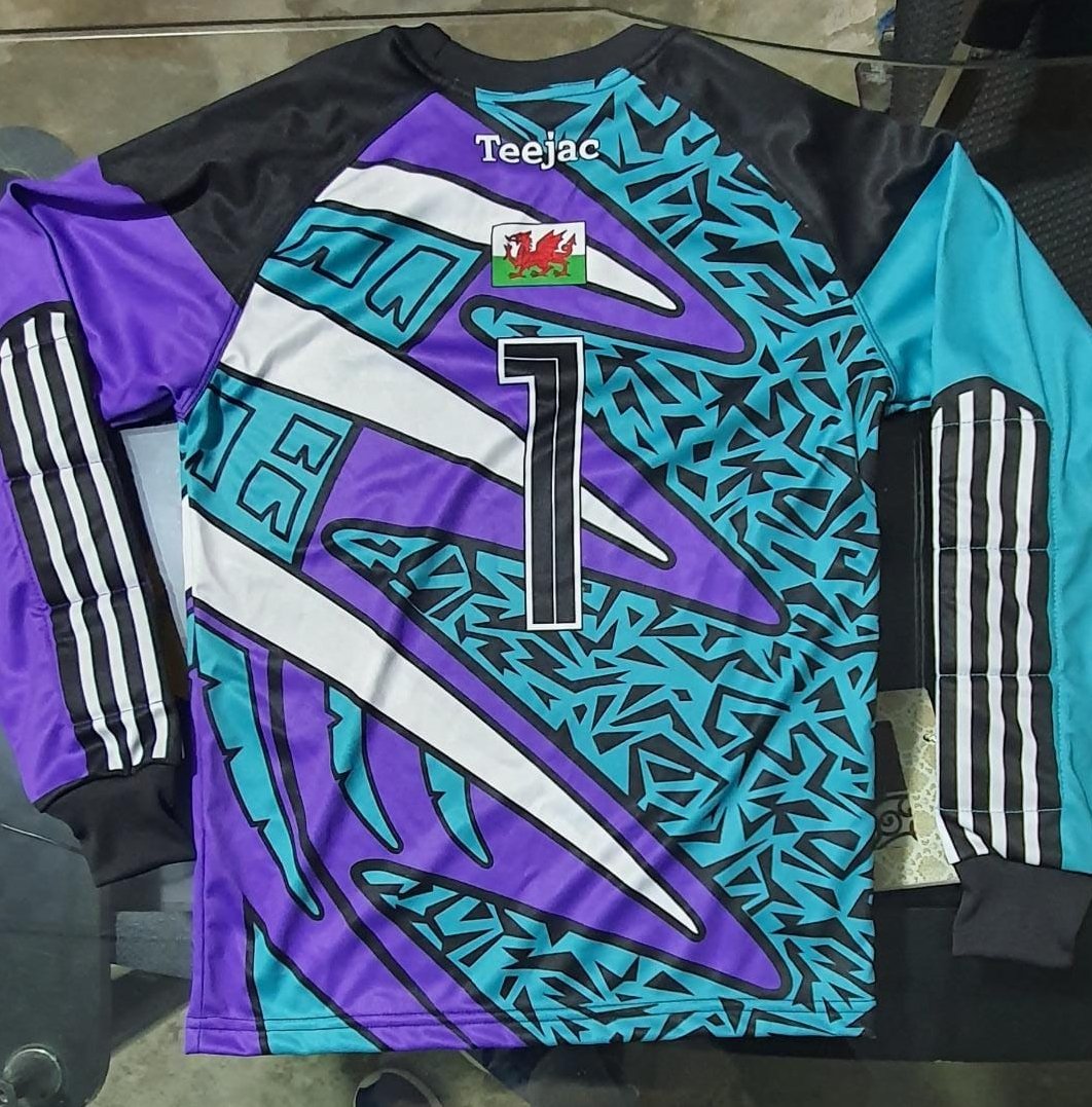 Glan Conwy Goalkeeper football shirt 2021 - 2022