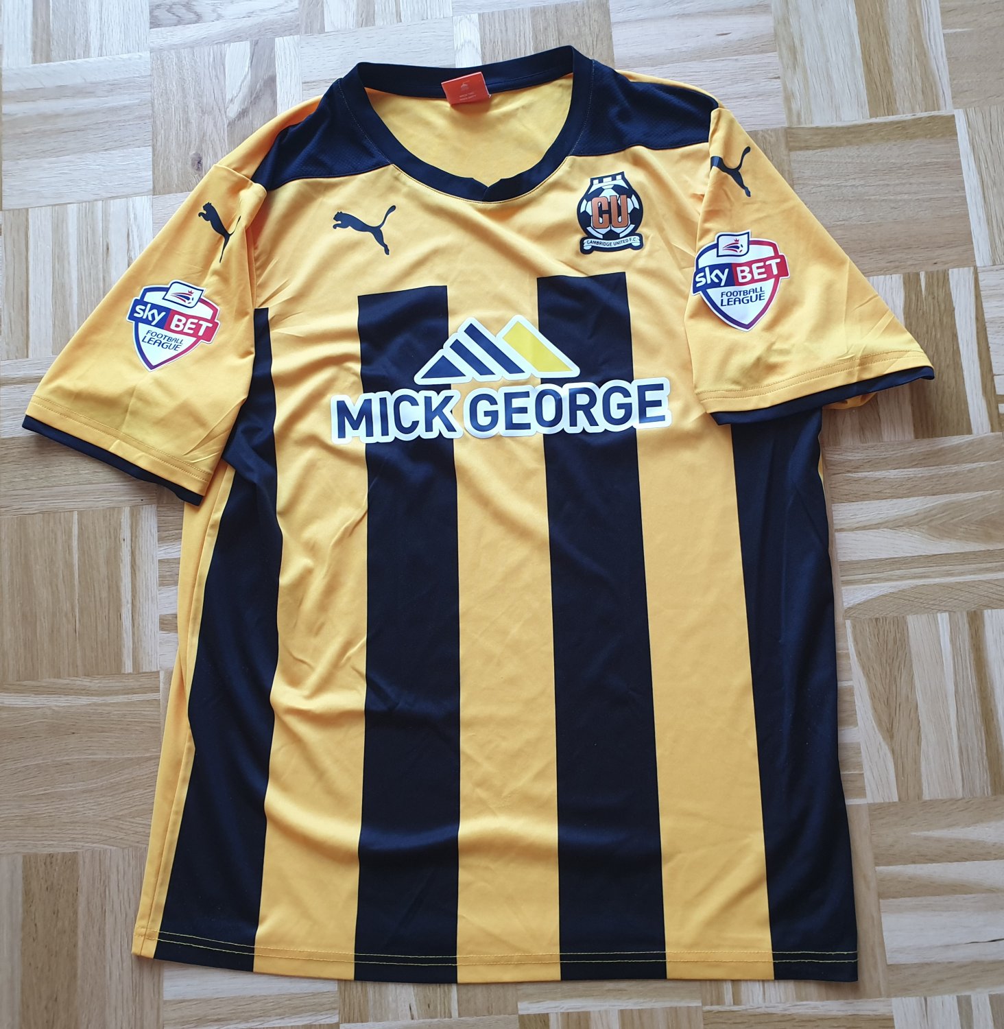 Cambridge United Home Maillot de foot 2014 - 2015. Sponsored by ...