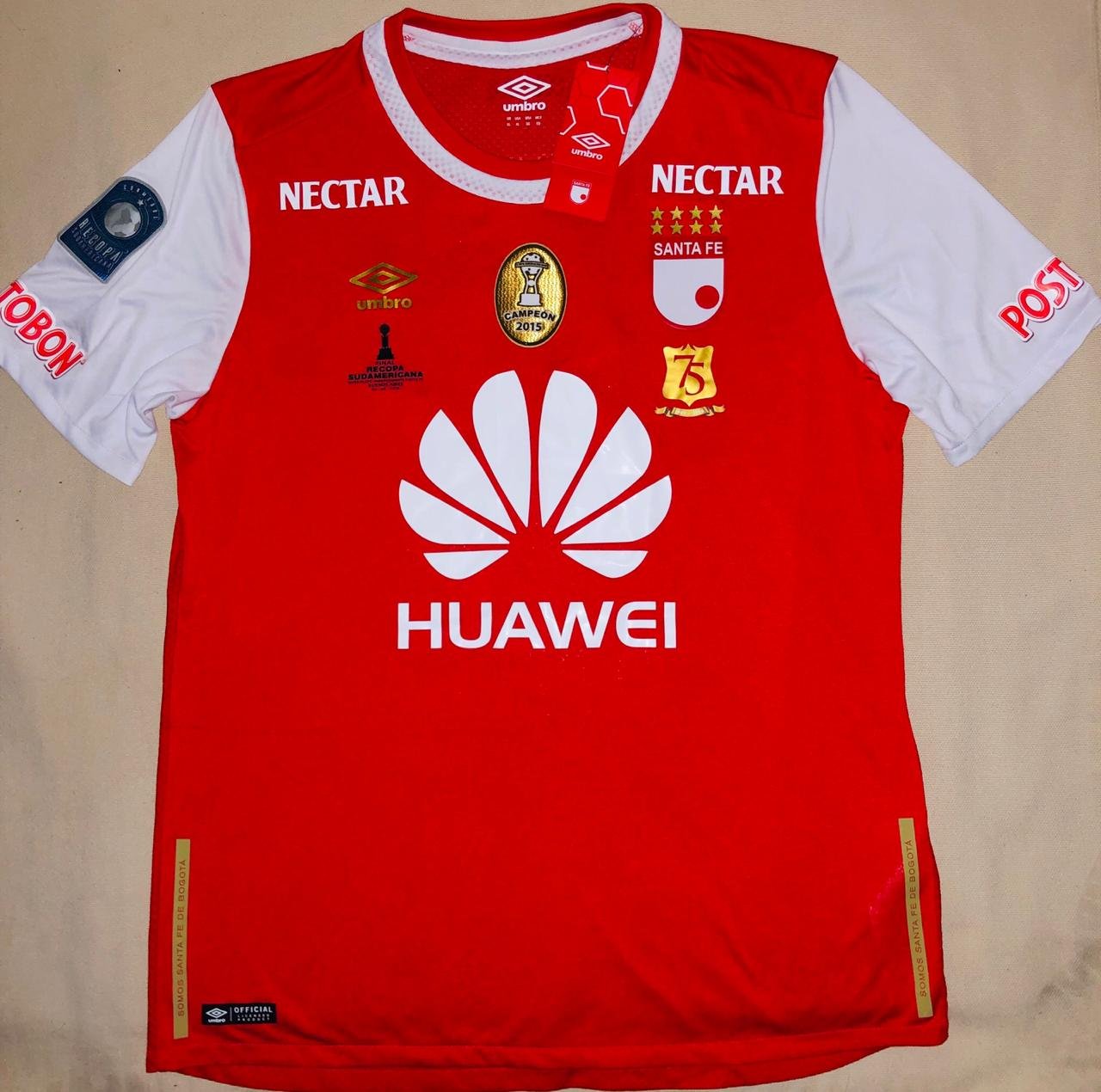 Independiente Santa Fe Home Camiseta de Fútbol 2016. Sponsored by Huawei