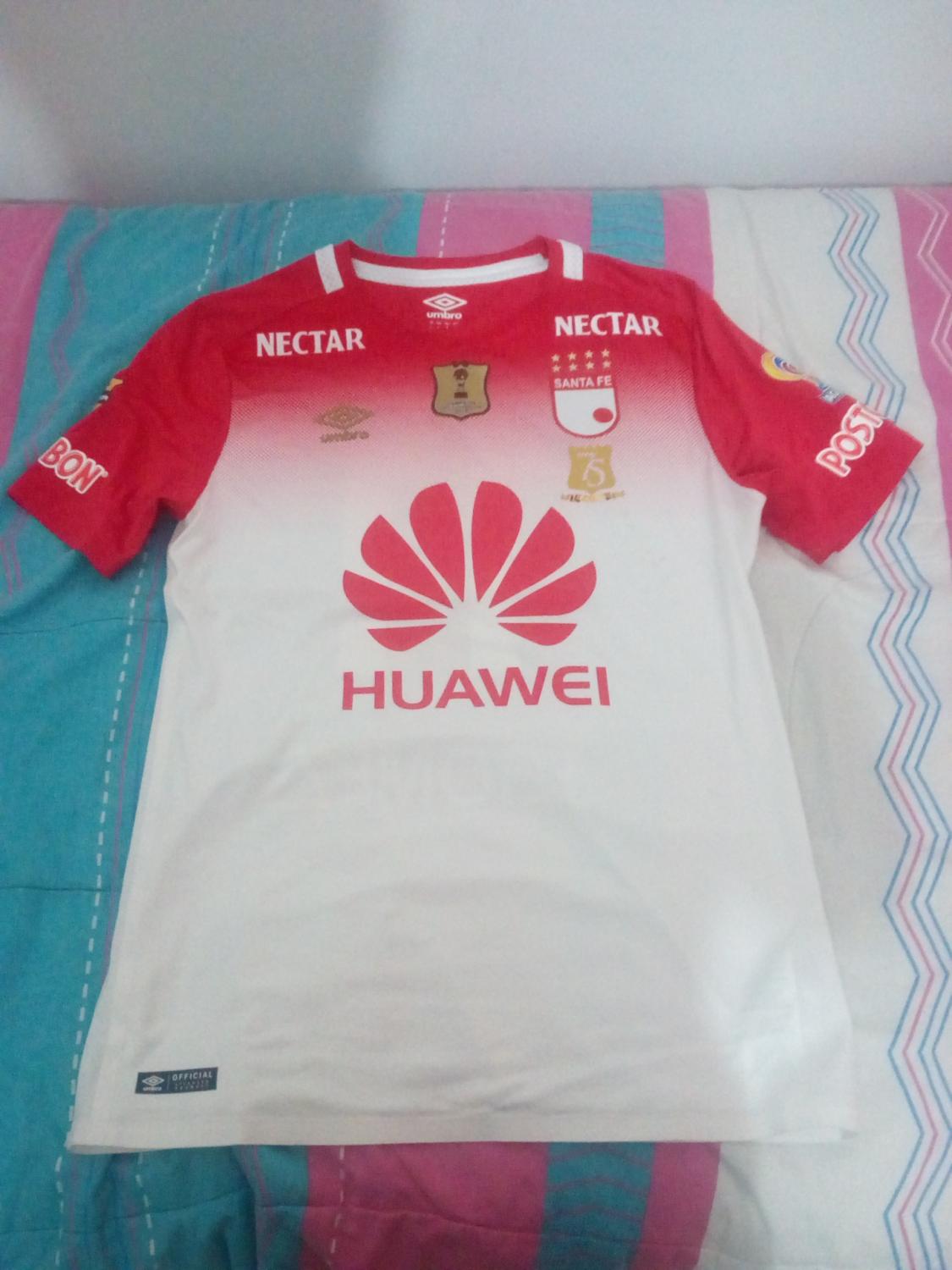 Independiente Santa Fe Away football shirt 2016. Sponsored by Huawei